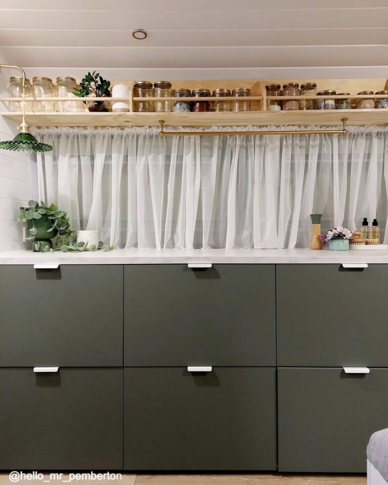 Hello Mr Pemberton | A Toyota Coaster motorhome conversion - Ben & Michelle